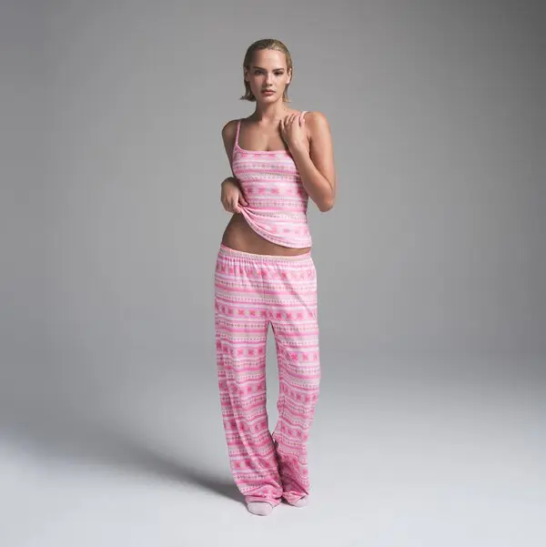 ルームウェア・パジャマ SKIMS LOGO POINTELLE STRAIGHT LEG PANT LOGO POINTELLE STRAIGHT LEG PANT | CHERRY BLOSSOM